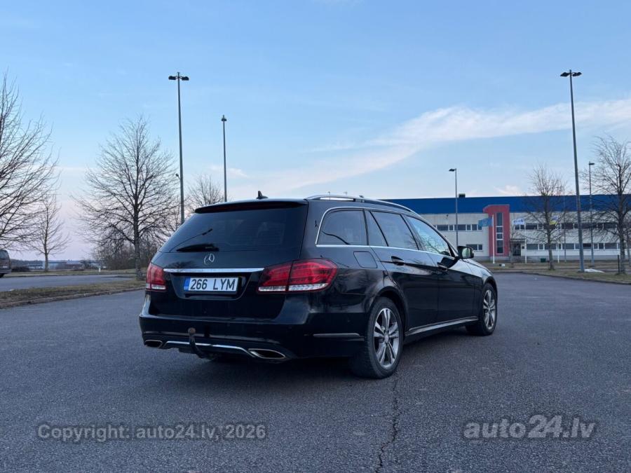 Black Mercedes-Benz E-Class 2013 in Tallinn, with an engine capacity of 2.10 L and mileage of 364 thousand km for 11500 €, photo 10 on AUTOMOTO.COM.LV
