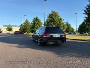 Melns Mercedes-Benz E-Class 2013 Tallina, ar dzinēja tilpumu 2.10 L un nobraukumu 369 tūkst. km par 9500 €, foto 10 vietnē AUTOMOTO.COM.LV
