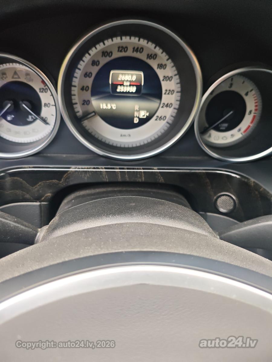 Melns Mercedes-Benz E-Class 2013 Tallina, ar dzinēja tilpumu 2.10 L un nobraukumu 255 tūkst. km par 13850 €, foto 7 vietnē AUTOMOTO.COM.LV