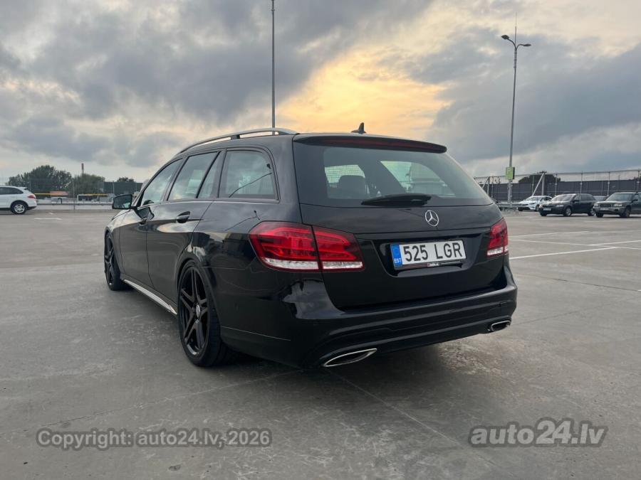 Black Mercedes-Benz E-Class 2015 in Tallinn, with an engine capacity of 4.70 L and mileage of 294 thousand km for 14900 €, photo 4 on AUTOMOTO.COM.LV