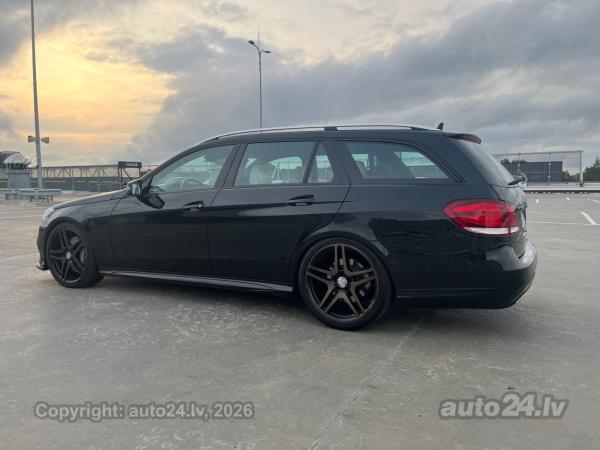 Melns Mercedes-Benz E-Class 2015 Tallina, ar dzinēja tilpumu 4.70 L un nobraukumu 294 tūkst. km par 14900 €, foto 4 vietnē AUTOMOTO.COM.LV
