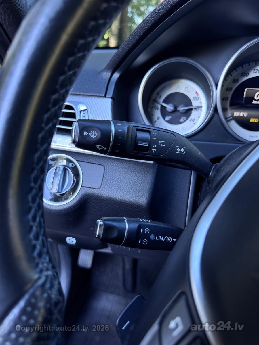 Black Mercedes-Benz E-Class 2015 in Tallinn, with an engine capacity of 2.10 L and mileage of 279 thousand km for 9990 €, photo 20 on AUTOMOTO.COM.LV
