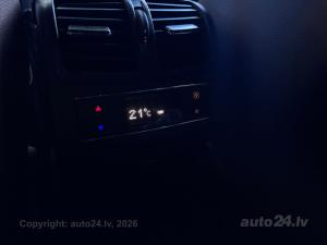 Black Mercedes-Benz E-Class 2015 in Tallinn, with an engine capacity of 2.10 L and mileage of 279 thousand km for 9990 €, photo 22 on AUTOMOTO.COM.LV