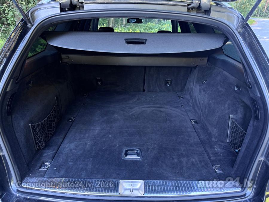Black Mercedes-Benz E-Class 2015 in Tallinn, with an engine capacity of 2.10 L and mileage of 279 thousand km for 9990 €, photo 23 on AUTOMOTO.COM.LV