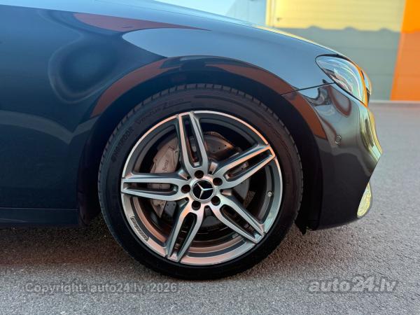 Melns Mercedes-Benz E-Class 2016 Kuresāre, ar dzinēja tilpumu 2.00 L un nobraukumu 283 tūkst. km par 20500 €, foto 10 vietnē AUTOMOTO.COM.LV