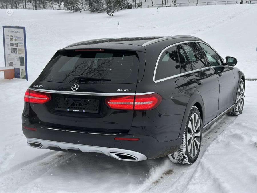 Melns Mercedes-Benz E-Class 2017 Kauņa, ar dzinēja tilpumu 1.95 L un nobraukumu 267 tūkst. km par 17950 €, foto 7 vietnē AUTOMOTO.COM.LV