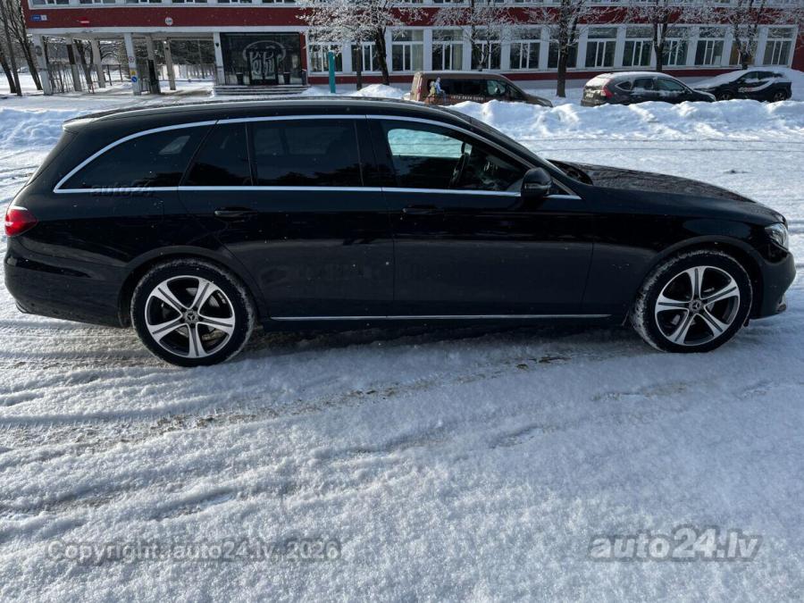 Black Mercedes-Benz E-Class 2017 in Tallinn, with an engine capacity of 2.00 L and mileage of 175 thousand km for 18900 €, photo 6 on AUTOMOTO.COM.LV