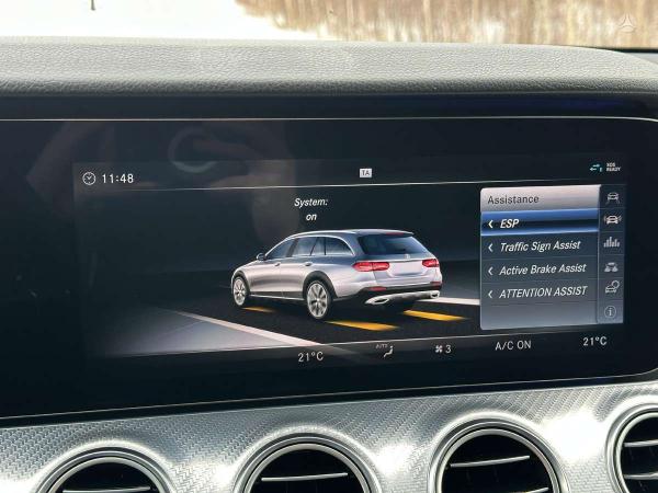 Black Mercedes-Benz E-Class 2017 in Kaunas, with an engine capacity of 2.20 L and mileage of 242 thousand km for 17950 €, photo 11 on AUTOMOTO.COM.LV