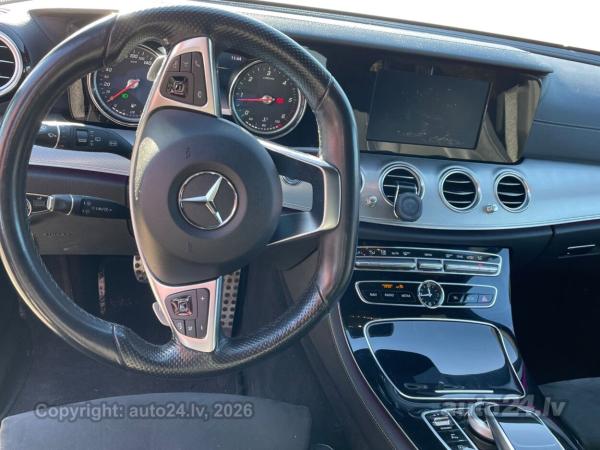 Melns Mercedes-Benz E-Class 2017 Tallina, ar dzinēja tilpumu 2.00 L un nobraukumu 191 tūkst. km par 22000 €, foto 7 vietnē AUTOMOTO.COM.LV