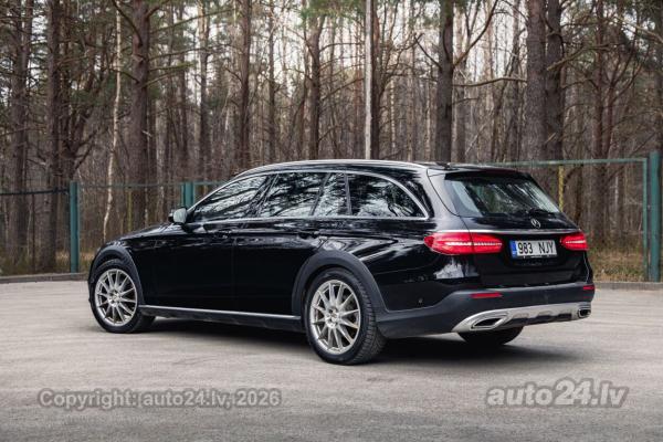 Black Mercedes-Benz E-Class 2017 in Tallinn, with an engine capacity of 2.00 L and mileage of 251 thousand km for 19500 €, photo 2 on AUTOMOTO.COM.LV
