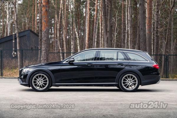 Black Mercedes-Benz E-Class 2017 in Tallinn, with an engine capacity of 2.00 L and mileage of 251 thousand km for 19500 €, photo 3 on AUTOMOTO.COM.LV
