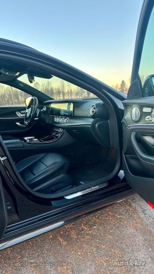 Black Mercedes-Benz E-Class 2017 in Tallinn, with an engine capacity of 3.00 L and mileage of 248 thousand km for 28000 €, photo 11 on AUTOMOTO.COM.LV