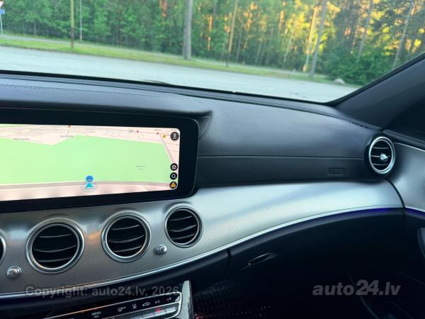 Black Mercedes-Benz E-Class 2017 in Tallinn, with an engine capacity of 2.00 L and mileage of 296 thousand km for 19500 €, photo 9 on AUTOMOTO.COM.LV