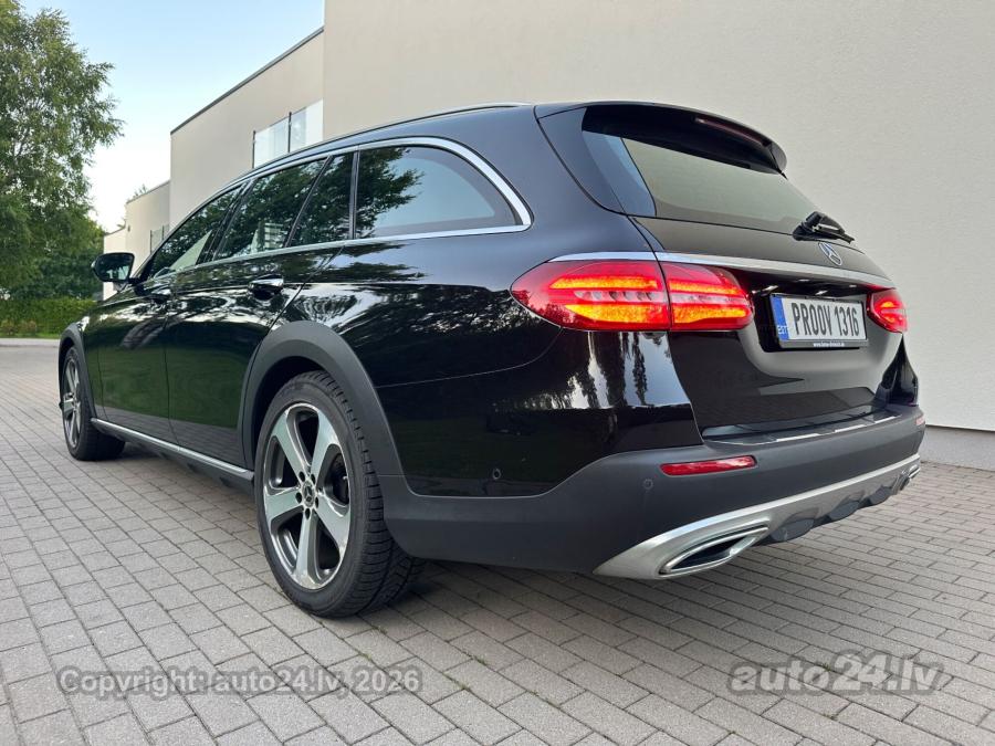 Black Mercedes-Benz E-Class 2017 in Tallinn, with an engine capacity of 2.00 L and mileage of 269 thousand km for 17000 €, photo 4 on AUTOMOTO.COM.LV