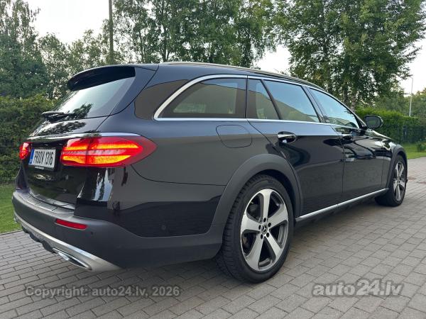 Melns Mercedes-Benz E-Class 2017 Tallina, ar dzinēja tilpumu 2.00 L un nobraukumu 269 tūkst. km par 17000 €, foto 4 vietnē AUTOMOTO.COM.LV
