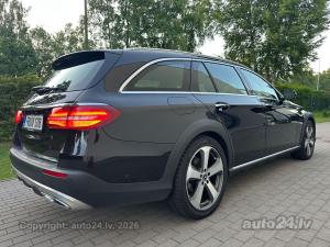 Black Mercedes-Benz E-Class 2017 in Tallinn, with an engine capacity of 2.00 L and mileage of 269 thousand km for 17000 €, photo 5 on AUTOMOTO.COM.LV