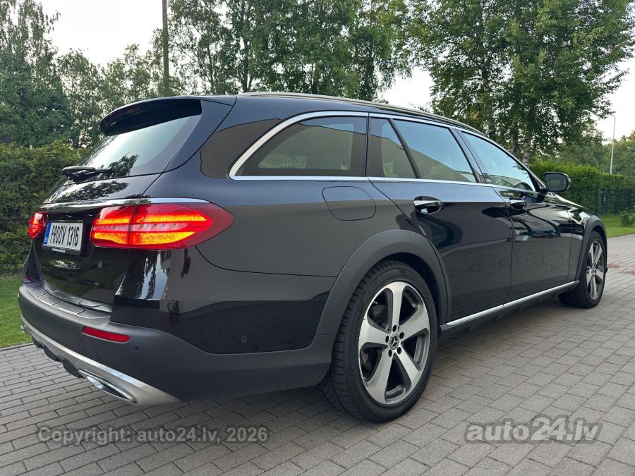 Black Mercedes-Benz E-Class 2017 in Tallinn, with an engine capacity of 2.00 L and mileage of 269 thousand km for 17000 €, photo 5 on AUTOMOTO.COM.LV