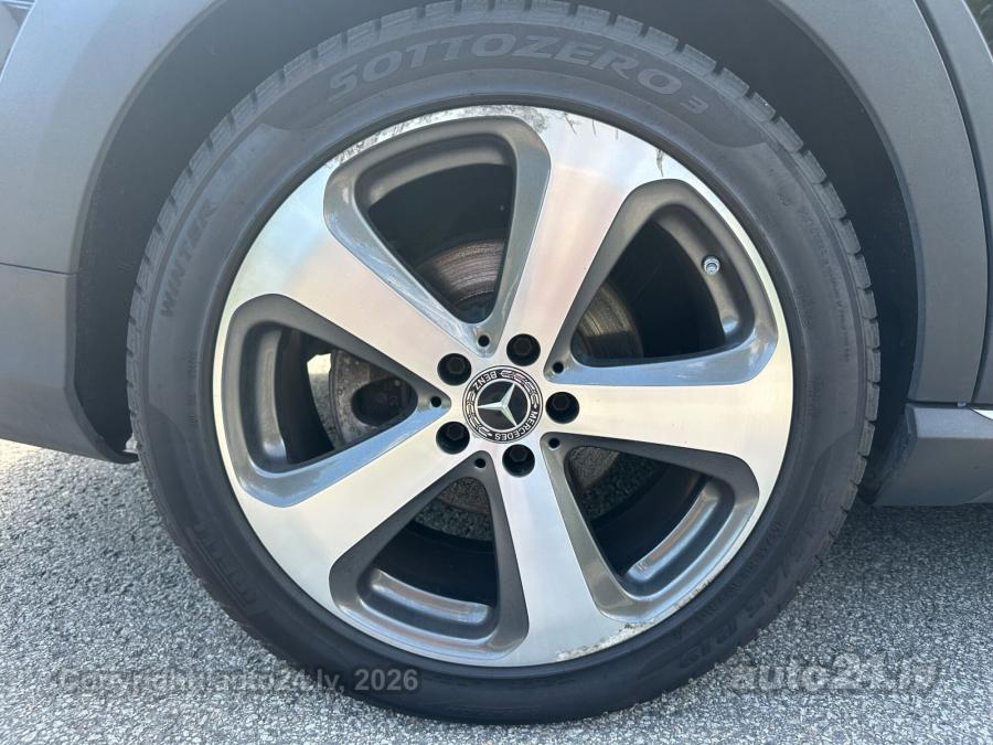 Black Mercedes-Benz E-Class 2017 in Tallinn, with an engine capacity of 2.00 L and mileage of 269 thousand km for 17000 €, photo 14 on AUTOMOTO.COM.LV