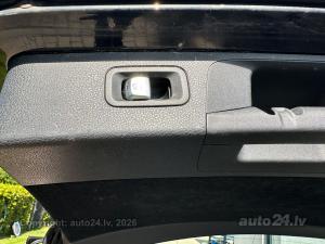 Black Mercedes-Benz E-Class 2017 in Tallinn, with an engine capacity of 2.00 L and mileage of 269 thousand km for 17000 €, photo 16 on AUTOMOTO.COM.LV
