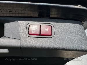 Black Mercedes-Benz E-Class 2017 in Tallinn, with an engine capacity of 2.00 L and mileage of 269 thousand km for 17000 €, photo 18 on AUTOMOTO.COM.LV
