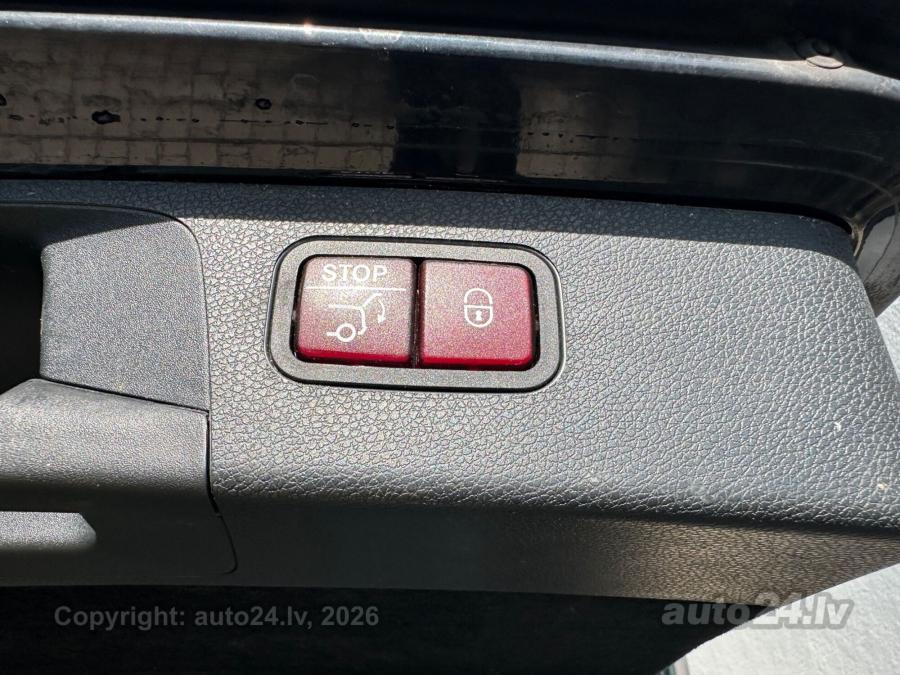 Black Mercedes-Benz E-Class 2017 in Tallinn, with an engine capacity of 2.00 L and mileage of 269 thousand km for 17000 €, photo 18 on AUTOMOTO.COM.LV
