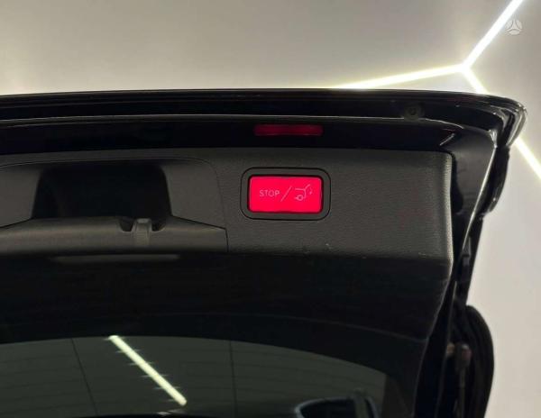 Black Mercedes-Benz E-Class 2017 in Marijampole, with an engine capacity of 1.95 L and mileage of 232 thousand km for 21650 €, photo 6 on AUTOMOTO.COM.LV