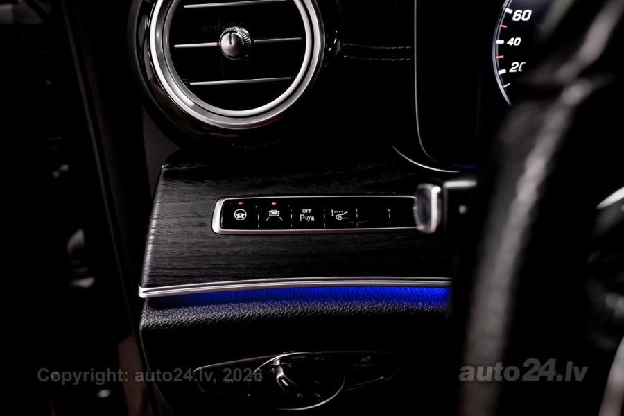 Melns Mercedes-Benz E-Class 2017 Pērnava, ar dzinēja tilpumu 3.00 L un nobraukumu 173 tūkst. km par 23490 €, foto 19 vietnē AUTOMOTO.COM.LV