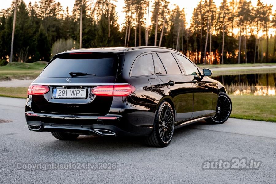 Black Mercedes-Benz E-Class 2017 in Parnu, with an engine capacity of 2.00 L and mileage of 135 thousand km for 23990 €, photo 3 on AUTOMOTO.COM.LV