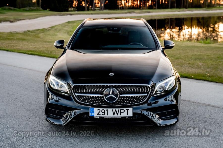 Black Mercedes-Benz E-Class 2017 in Parnu, with an engine capacity of 2.00 L and mileage of 135 thousand km for 23990 €, photo 4 on AUTOMOTO.COM.LV