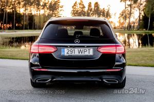 Black Mercedes-Benz E-Class 2017 in Parnu, with an engine capacity of 2.00 L and mileage of 135 thousand km for 23990 €, photo 8 on AUTOMOTO.COM.LV