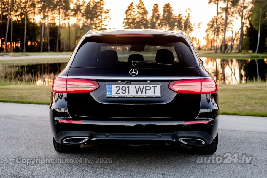 Black Mercedes-Benz E-Class 2017 in Parnu, with an engine capacity of 2.00 L and mileage of 135 thousand km for 23990 €, photo 8 on AUTOMOTO.COM.LV