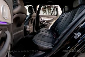Black Mercedes-Benz E-Class 2017 in Parnu, with an engine capacity of 2.00 L and mileage of 135 thousand km for 23990 €, photo 22 on AUTOMOTO.COM.LV