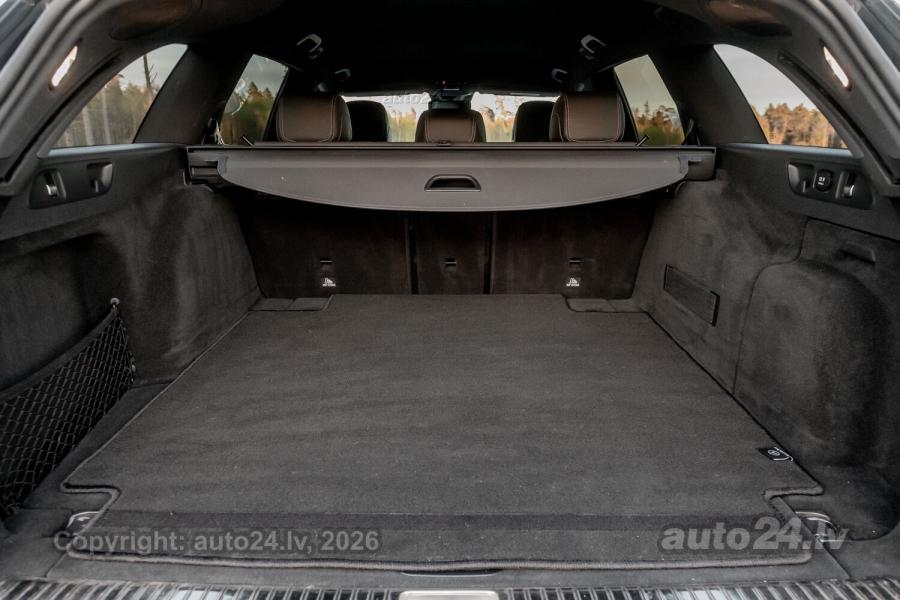 Black Mercedes-Benz E-Class 2017 in Parnu, with an engine capacity of 2.00 L and mileage of 135 thousand km for 23990 €, photo 31 on AUTOMOTO.COM.LV
