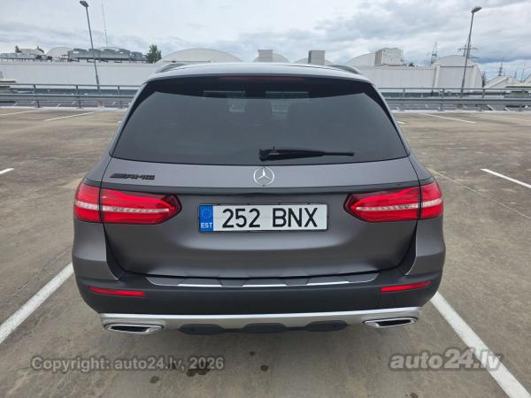 Black Mercedes-Benz E-Class 2017 in Tartu, with an engine capacity of 2.00 L and mileage of 220 thousand km for 25000 €, photo 2 on AUTOMOTO.COM.LV