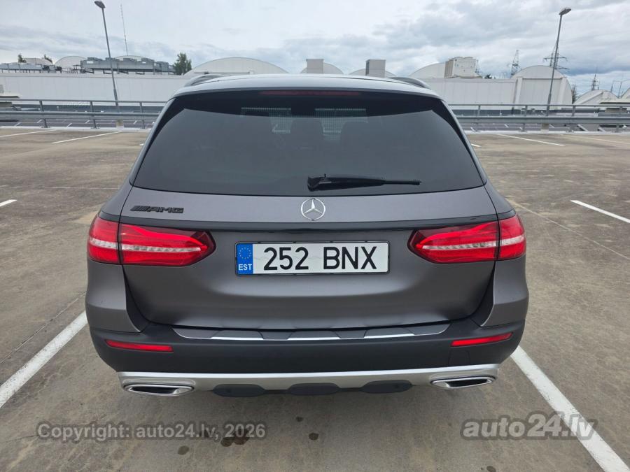 Melns Mercedes-Benz E-Class 2017 Tartu, ar dzinēja tilpumu 2.00 L un nobraukumu 220 tūkst. km par 25000 €, foto 3 vietnē AUTOMOTO.COM.LV