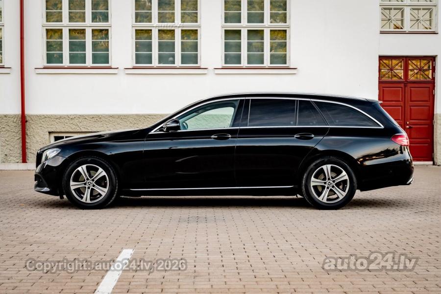 Black Mercedes-Benz E-Class 2017 in Parnu, with an engine capacity of 2.00 L and mileage of 275 thousand km for 14990 €, photo 4 on AUTOMOTO.COM.LV