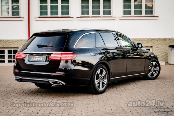 Black Mercedes-Benz E-Class 2017 in Parnu, with an engine capacity of 2.00 L and mileage of 275 thousand km for 14990 €, photo 5 on AUTOMOTO.COM.LV