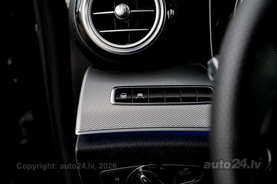 Black Mercedes-Benz E-Class 2017 in Parnu, with an engine capacity of 2.00 L and mileage of 275 thousand km for 14990 €, photo 26 on AUTOMOTO.COM.LV