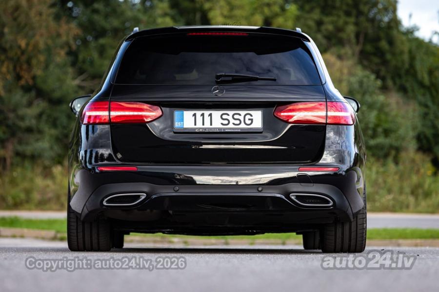 Black Mercedes-Benz E-Class 2017 in Tallinn, with an engine capacity of 3.00 L and mileage of 165 thousand km for 29999 €, photo 9 on AUTOMOTO.COM.LV