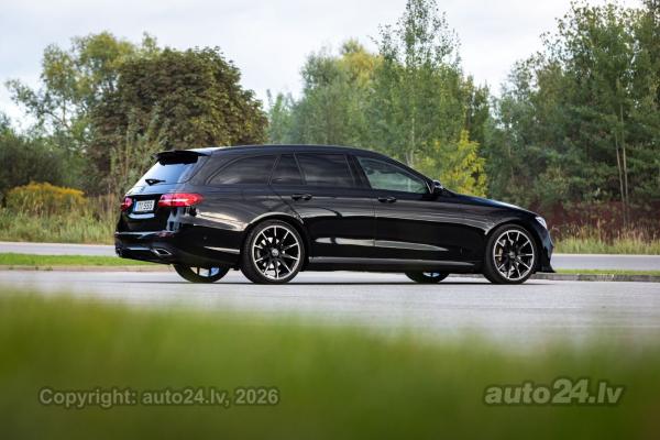 Melns Mercedes-Benz E-Class 2017 Tallina, ar dzinēja tilpumu 3.00 L un nobraukumu 165 tūkst. km par 29999 €, foto 11 vietnē AUTOMOTO.COM.LV