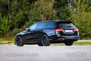 Black Mercedes-Benz E-Class 2017 in Tallinn, with an engine capacity of 3.00 L and mileage of 165 thousand km for 29999 €, photo 13 on AUTOMOTO.COM.LV