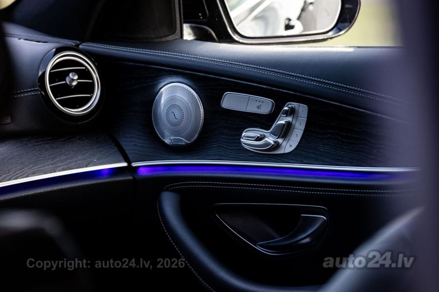 Black Mercedes-Benz E-Class 2017 in Tallinn, with an engine capacity of 3.00 L and mileage of 165 thousand km for 29999 €, photo 15 on AUTOMOTO.COM.LV