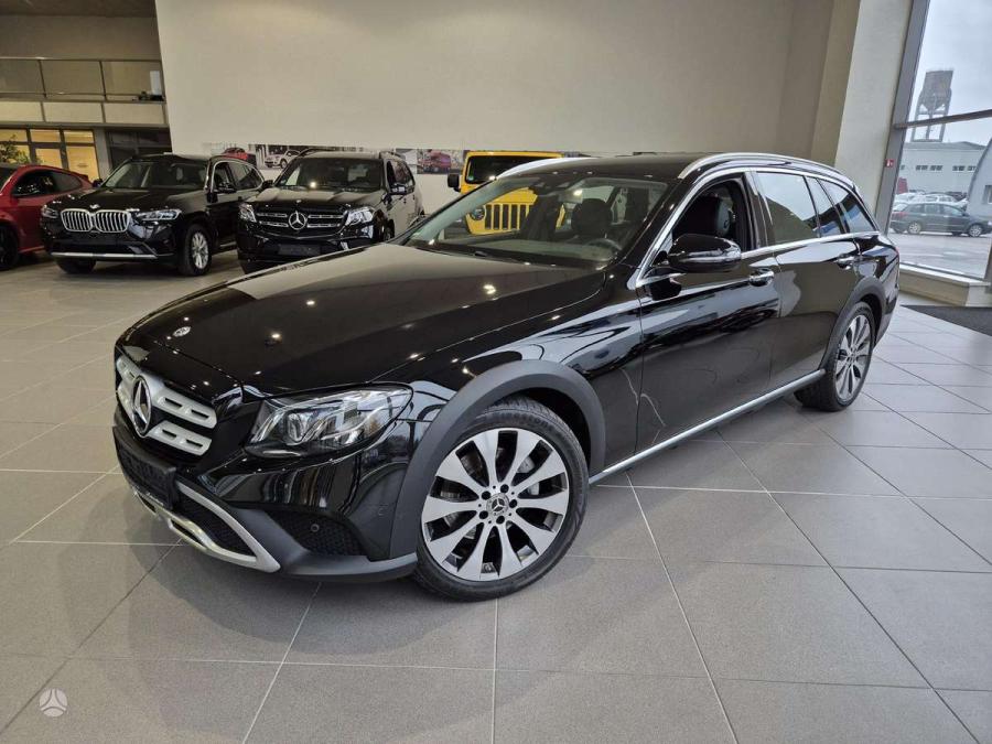 Melns Mercedes-Benz E-Class 2018 Marijampole, ar dzinēja tilpumu 1.95 L un nobraukumu 191 tūkst. km par 23999 €, foto 1 vietnē AUTOMOTO.COM.LV