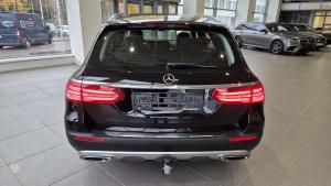 Melns Mercedes-Benz E-Class 2018 Marijampole, ar dzinēja tilpumu 1.95 L un nobraukumu 191 tūkst. km par 23999 €, foto 5 vietnē AUTOMOTO.COM.LV