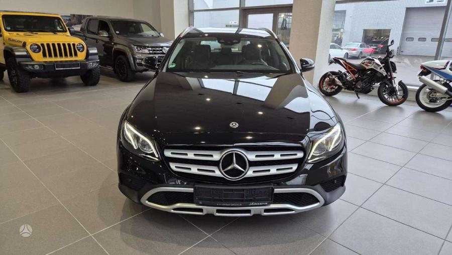 Melns Mercedes-Benz E-Class 2018 Marijampole, ar dzinēja tilpumu 1.95 L un nobraukumu 191 tūkst. km par 23999 €, foto 9 vietnē AUTOMOTO.COM.LV