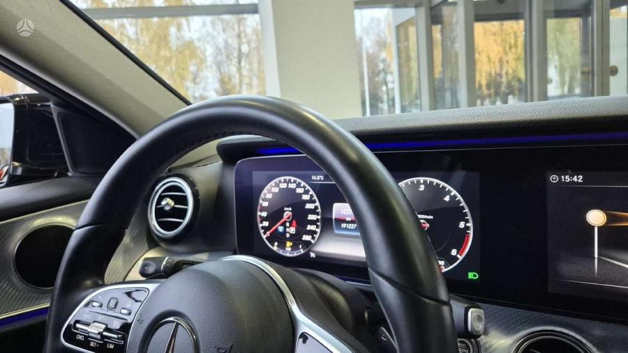Melns Mercedes-Benz E-Class 2018 Marijampole, ar dzinēja tilpumu 1.95 L un nobraukumu 191 tūkst. km par 23999 €, foto 22 vietnē AUTOMOTO.COM.LV