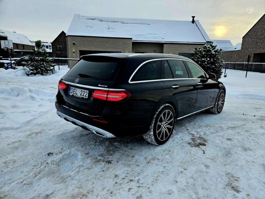 Black Mercedes-Benz E-Class 2018 in Klaipeda, with an engine capacity of 2.00 L and mileage of 230 thousand km for 27000 €, photo 2 on AUTOMOTO.COM.LV