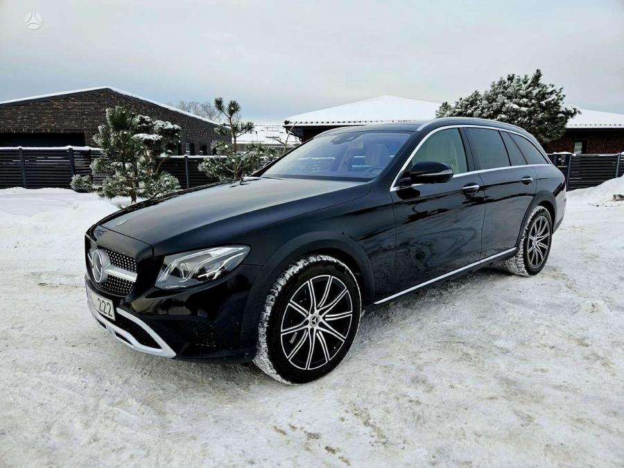 Black Mercedes-Benz E-Class 2018 in Klaipeda, with an engine capacity of 2.00 L and mileage of 230 thousand km for 27000 €, photo 4 on AUTOMOTO.COM.LV