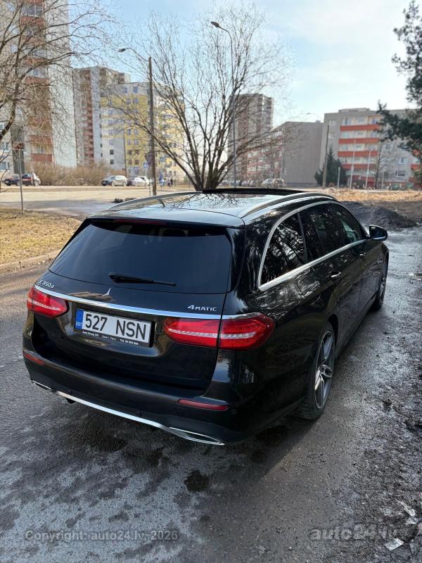 Melns Mercedes-Benz E-Class 2018 Tallina, ar dzinēja tilpumu 3.00 L un nobraukumu 239 tūkst. km par 36000 €, foto 4 vietnē AUTOMOTO.COM.LV