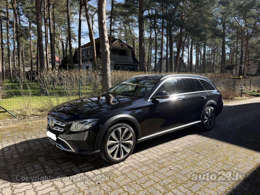 Melns Mercedes-Benz E-Class 2018 Tallina, ar dzinēja tilpumu 2.00 L un nobraukumu 96 tūkst. km par 34500 €, foto 1 vietnē AUTOMOTO.COM.LV